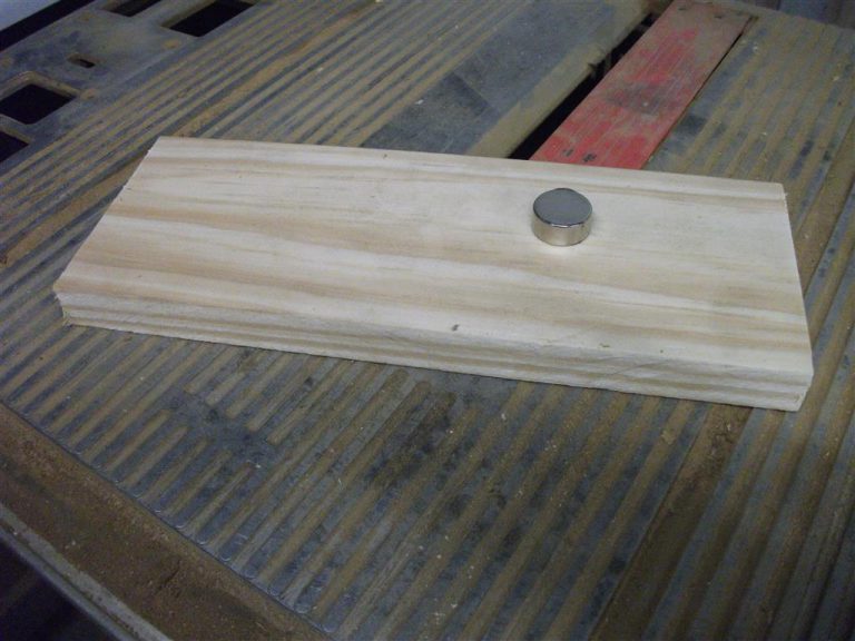 Woodworking Projects For Beginners – Magnetic Hookless Key Hanger ...