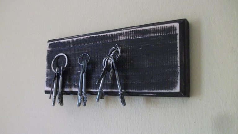 Woodworking Projects For Beginners – Magnetic Hookless Key Hanger ...