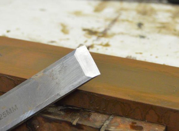 Chisel Sharpening Basics That Produce Razor Sharp Chisels | Woodwork Junkie